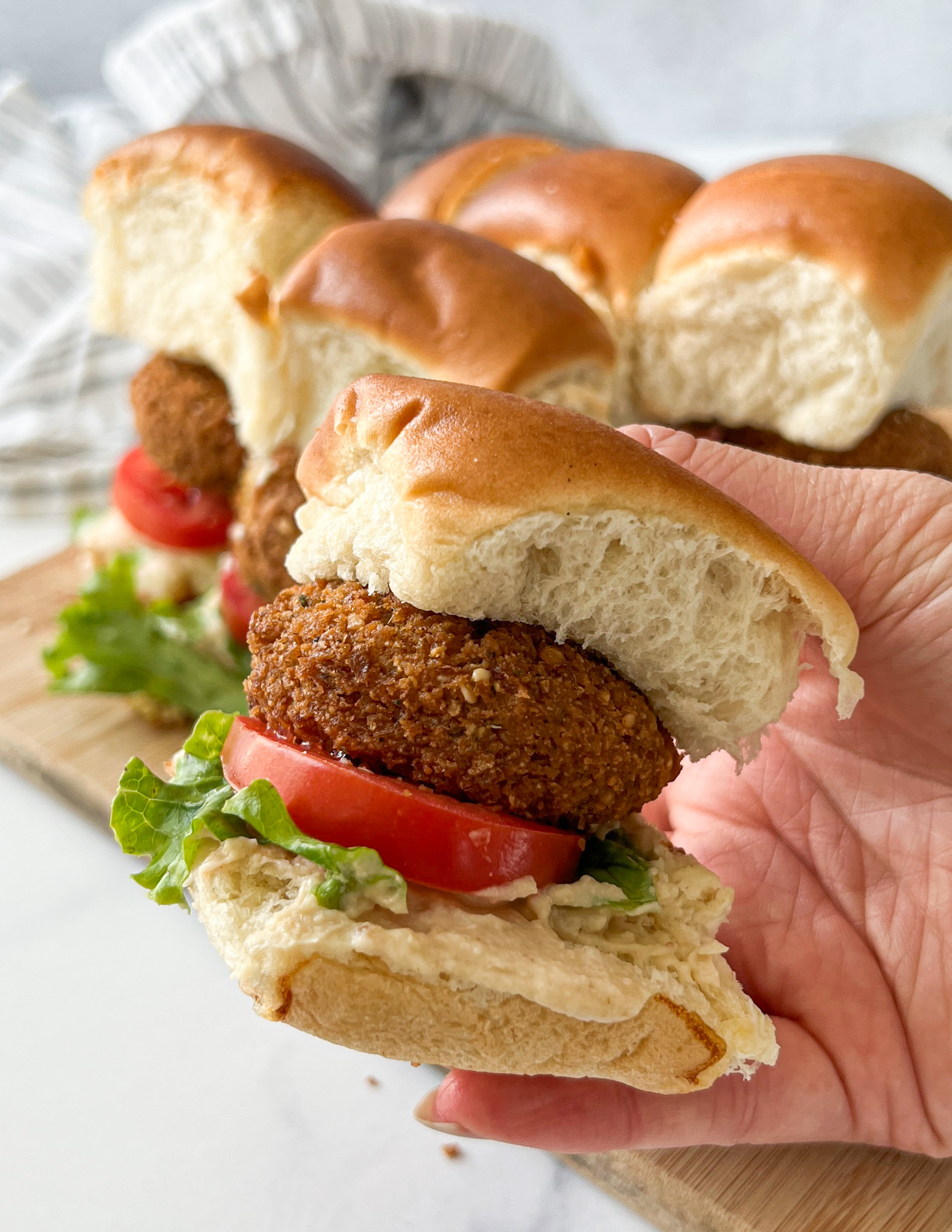 Easy 15-Minute Falafel Sliders (Vegan) - Winnie's Kitchen