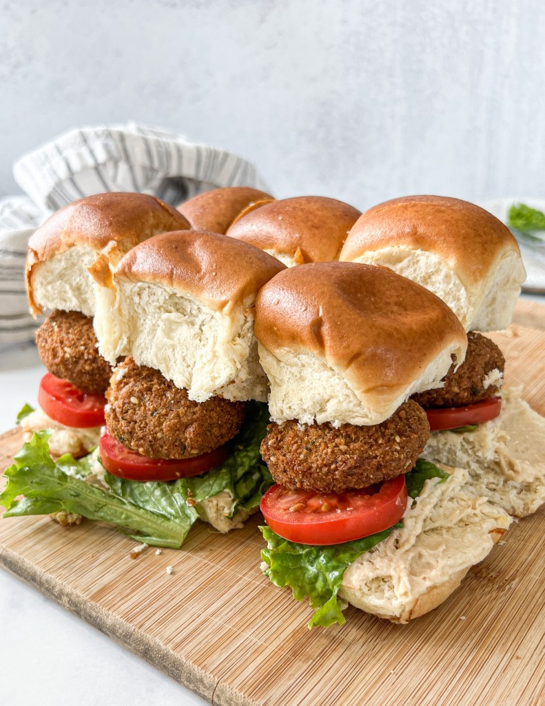 Easy 15-Minute Falafel Sliders (Vegan) - Winnie's Kitchen