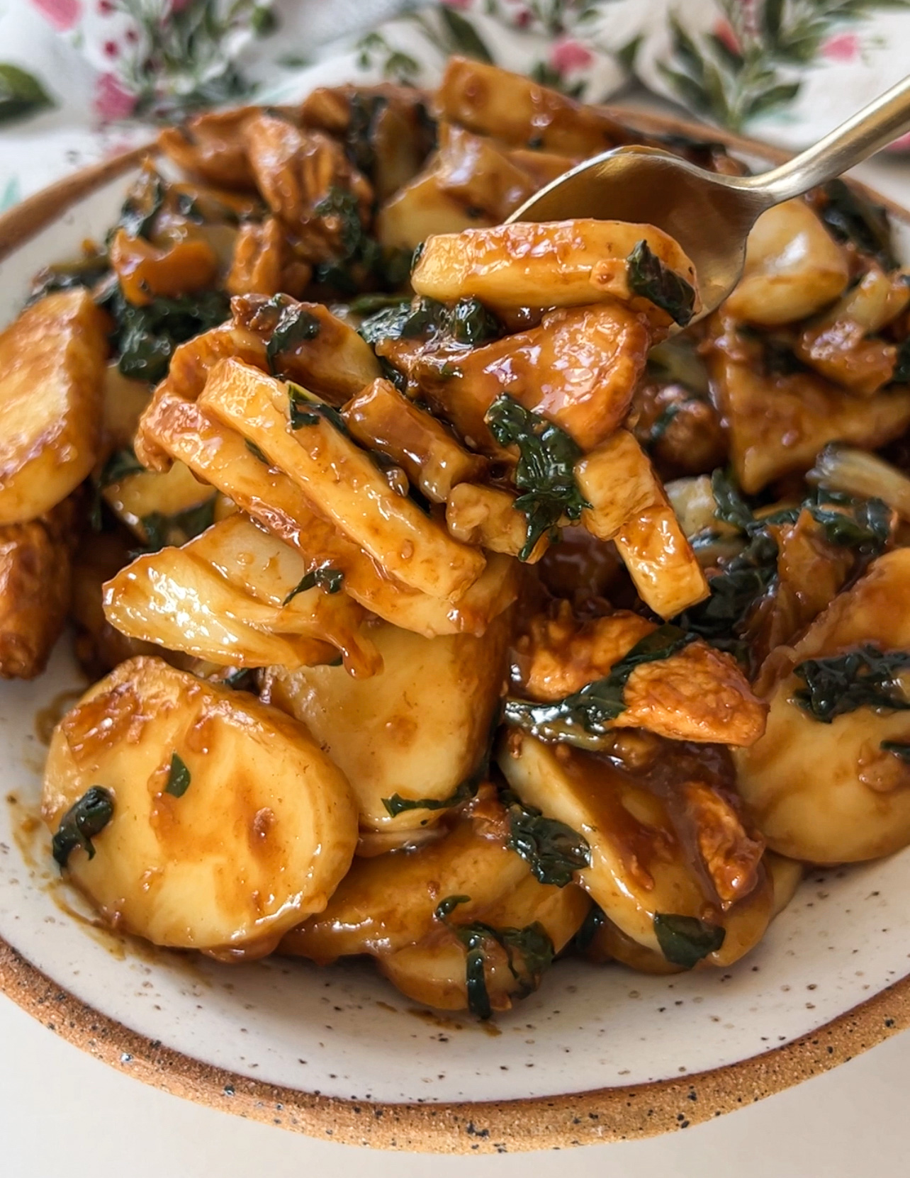 Stir-Fried Shanghai Rice Cakes (Chao Nian Go) 炒年糕 - Winnie Kison